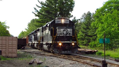 Lsrc 4301 Lsrc 301 And Lsrc 800 Lead Train 326s In Alpena Mi And