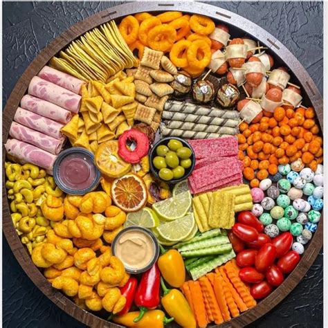 سینی مزه 10 با خوراکی های همه پسند فینگرفود مزه