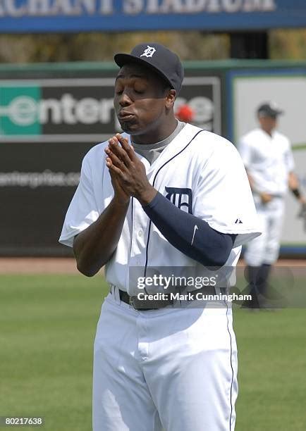 Philadelphia Phillies Dontrelle Willis Photos And Premium High Res