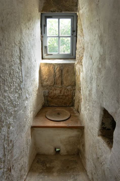 Vieux Toilette Image Stock Image Du Dépendance Toilettes 5418331