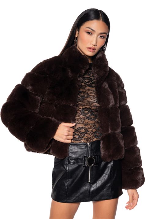 Luxe Jenny Short In Faux Fox Hair Akira