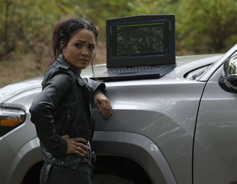 Riley Davis Personnage De La Série Macgyver 2016