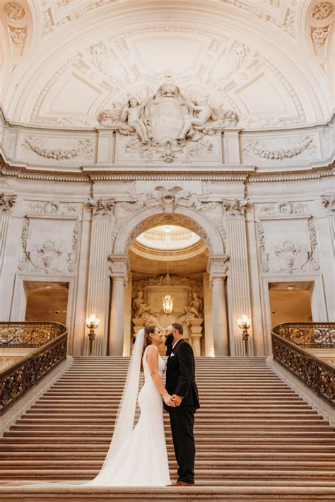 San Francisco City Hall Weddings With Statement Wedding Dresses｜aandbé