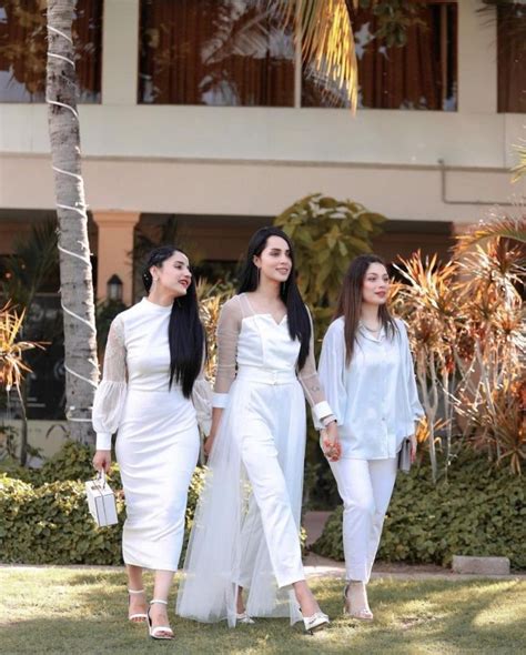 Besties Nimra Khan Saniya Shamshad And Sidra Batool Slay In All White
