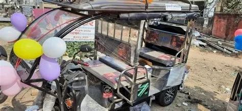 Samrath Black Battery Operated Rickshaw Vehicle Capacity 6 Seater At Rs 165000 In Patna
