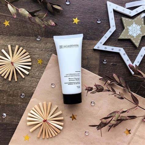 Маленькое недоразумение 🤔🍼 Это я про молочко для демакияжа 🌸 Овернская мальва от Academie