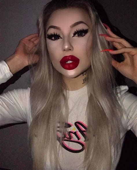 I Love My Big Red Fake Lips👀💋 Scrolller