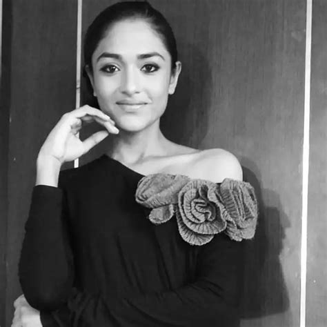 Hindi Supporting Actress Jayati Thakar Biography News Photos Videos Nettv4u