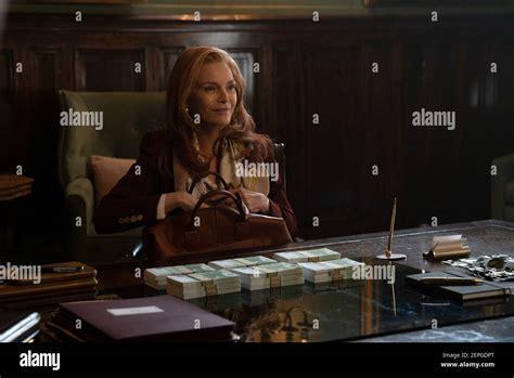 Michelle Pfeiffer In French Exit 2020 Directed By Azazel Jacobs