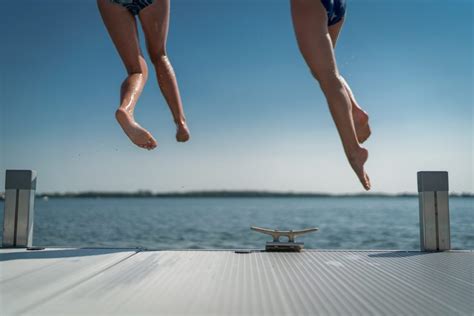 Floe Docks Carlson Dock And Barge