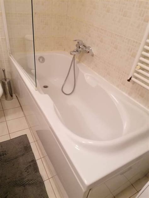 Prodajem Kadu Sa Oblogom Aquaestil 1707553 Cm Sa Staklenom Stijenom