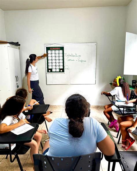 Reforço Escolar Em Alegre 👩🏽‍🏫explicação No Quadro E Explicação Bem