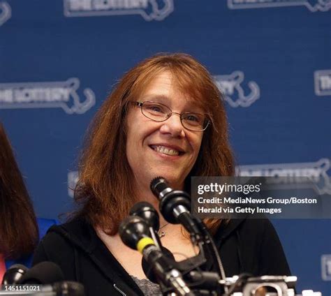 Mavis Wanczyk The Powerball Winner At Lottery Headquarters In News