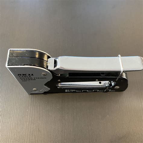 Yahoo オークション 24時間以内に発送 Sk11 モール固定用タッカー