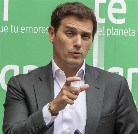 Albert Rivera Desatado Pasión En Público Con Una Nueva Mujer En Ibiza No Para