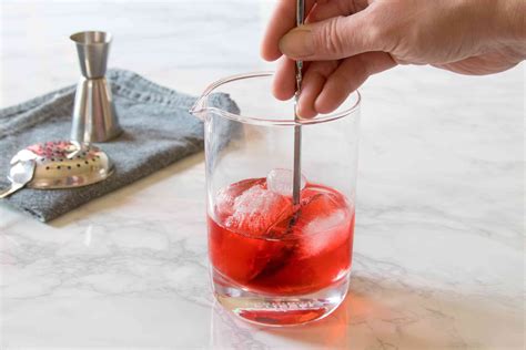 How To Properly Stir A Cocktail Or Mixed Drink