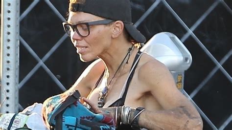 Ya Ampun Eks Model Loni Willison Jadi Gelandangan