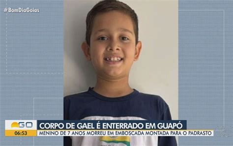 Vídeo Corpo De Menino De 7 Anos Morto Em Emboscada é Enterrado