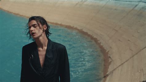 Marko Bošnjak Predstavlja Spokojan Pjesmu I Spot Koji Ostavljaju Bez Daha Novi List