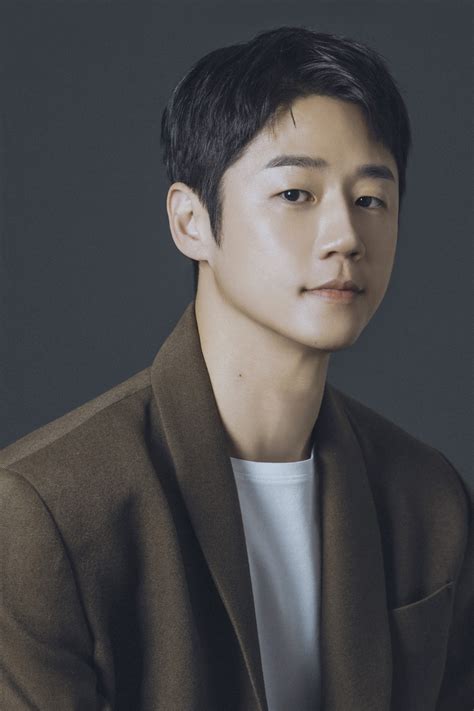 Resident Playbook Star Jung Jun Won Talks About His Onscreen Romance With Go Yoon Jung