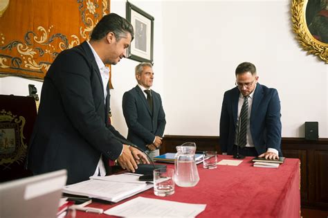 Adrián Del Castillo Psoe Toma Posesión Del Acta De Concejal Y Asume Cultura En La Laguna