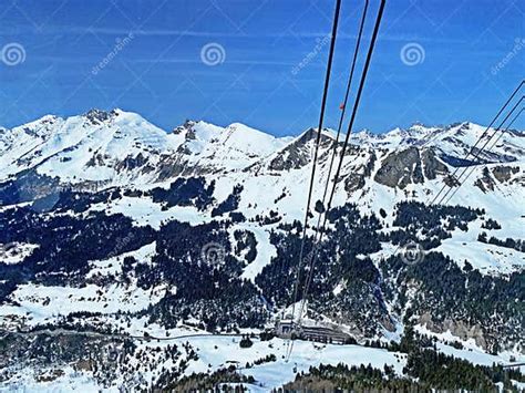 山地缆车col Du Pillon Cabane Sex Rouge冰川3000索道或空中索道空中缆车 库存图片 图片 包括有 贿赂 全景 216172427