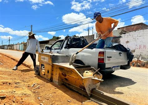 Obra De Pavimentação Continua No Bairro Jatobá Com Assentamento De
