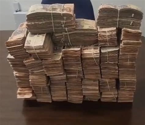 𝑲𝒖𝒅𝒛𝒂𝒊 𝑴𝒖𝒕𝒊𝒔𝒊 On Twitter 2 People Are Using Images Like These👇🏽 To Mock The Currency