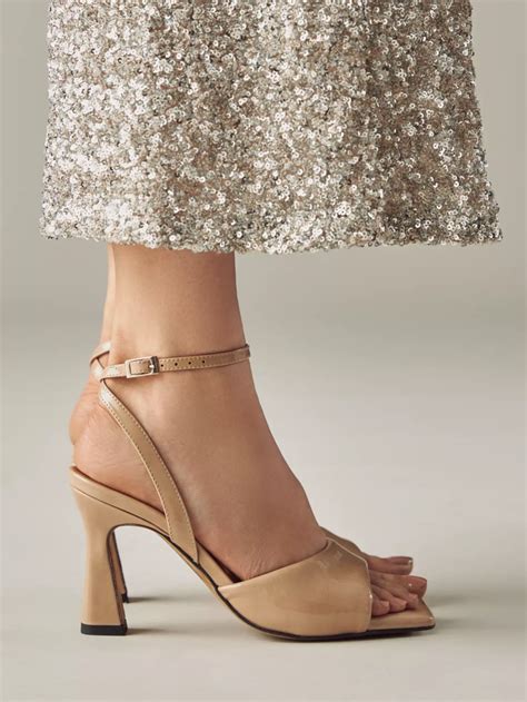 What Color Shoes Should I Wear With A Cream Dress