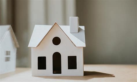 Mantiene En Pie Su Modesta Casa Durante Décadas Y Ahora La Vende Por