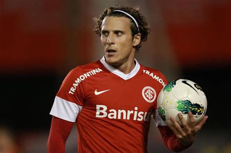 Como Foi A Trajetória De Forlan Com A Camisa Do Inter