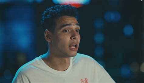 مروان بابلو ينفعل على المسرح ويرمي المايكروفون بسبب مشكلة تقنية فيديو