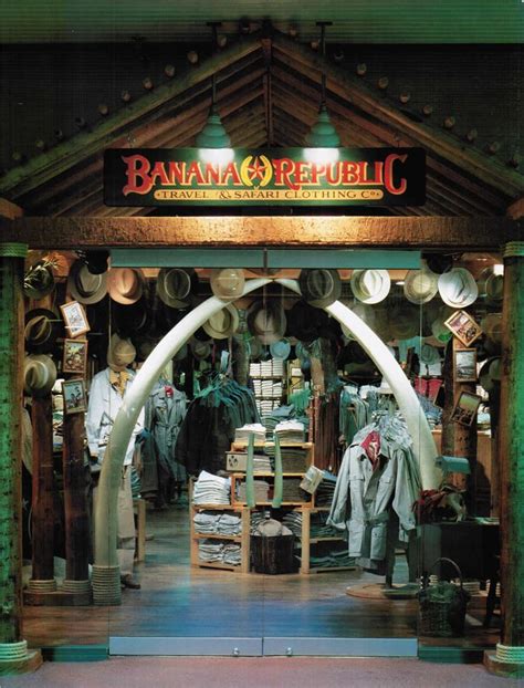 Entrance Banana Repubic Travel And Safari Co Store Banana Republic