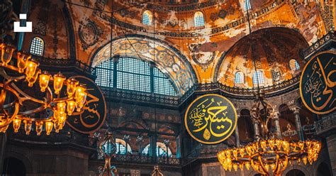 건물 내부의 금색과 검은 색 샹들리에 사진 Unsplash의 무료 칸쿠르타란 이미지