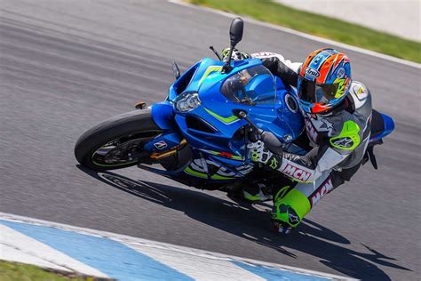 2017 2022 Suzuki Gsx R1000r Review An Everyday Superbike