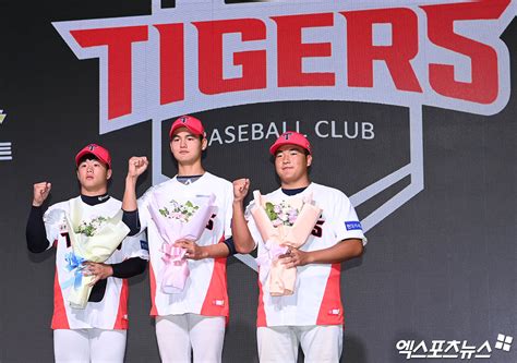 Kia 타이거즈 신인 선수들 힘차게 파이팅 포토