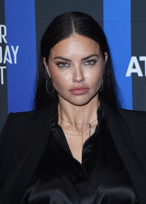 Tom Tim Adlı Kullanıcının Adriana Lima Panosundaki Pin Adriana Lima Saç Trendleri Makyaj