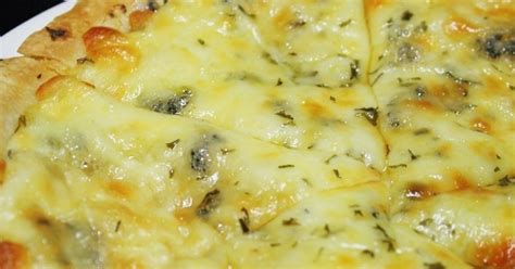 또띠아로 만든 고르곤졸라 피자