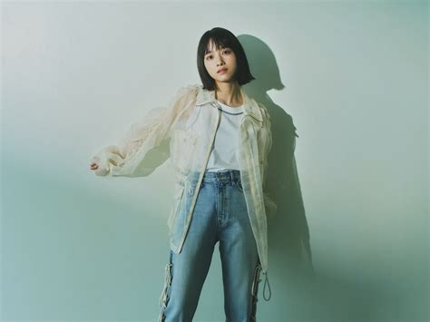 Tomoo、初のフルアルバム『two Moon』全曲レビュー：ひとりぼっちの“星”が暗闇の中で繋がり“星座”となるまでの軌跡 Real