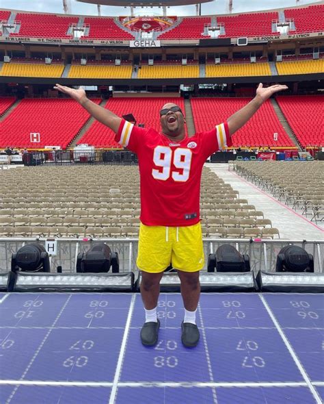 All About Taylor Swifts Singlish Speaking Dancer Kameron Saunders