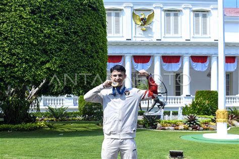 Lifter Putra Rizki Juniansyah Antara Foto
