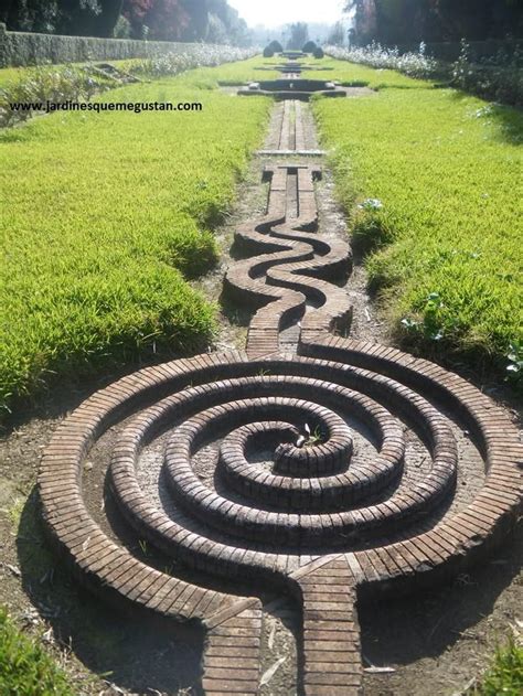 Patterns For A Garden Labyrinth