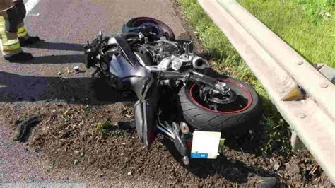 Muere Un Motorista Tras Salirse De La Carretera Y Chocar Contra Una