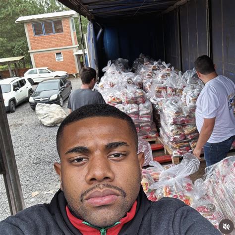 Davi Volta Ao Rs E Após Criticas Faz Fotos Sem Sorrir Venutobr