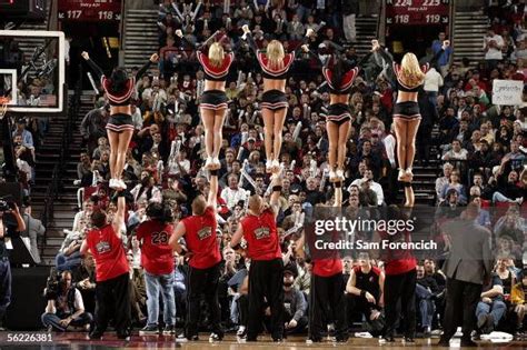 The Portland Trail Blazers Cheerleaders And Dance Team Perform During ニュース写真 Getty Images