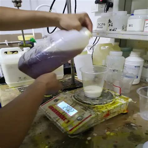 Brown Liquid Polymeric Isocyanate Polymeric Mdi Papi Pmdi With Drum