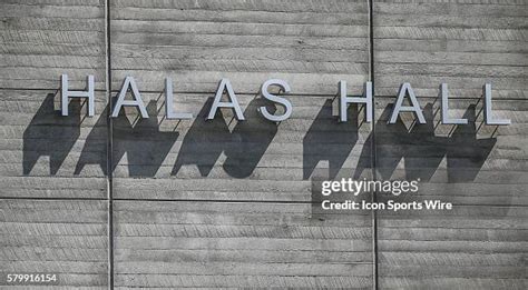 Halas Hall Photos Photos And Premium High Res Pictures Getty Images