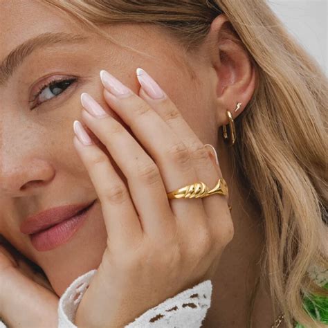 Mot Models Hollie Hobin