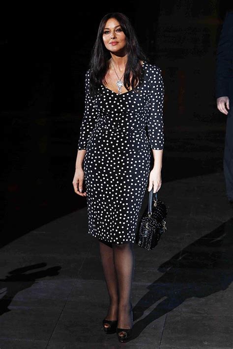 Monica Bellucci En Robe Noire à Pois Blancs Dolce And Gabbana