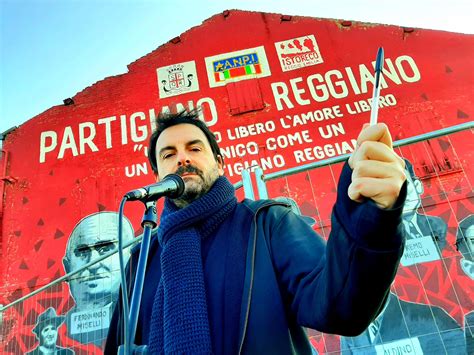 Max Collini In Scena A Cagliari Con Le Sue Storie Di Antifascismo Senza Retorica